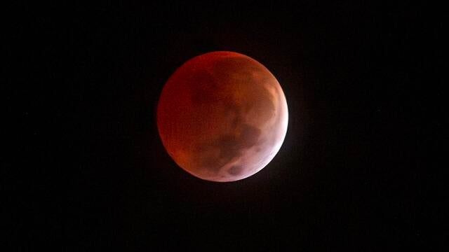 "Blood Worm Moon" during total lunar eclipse captured in videos