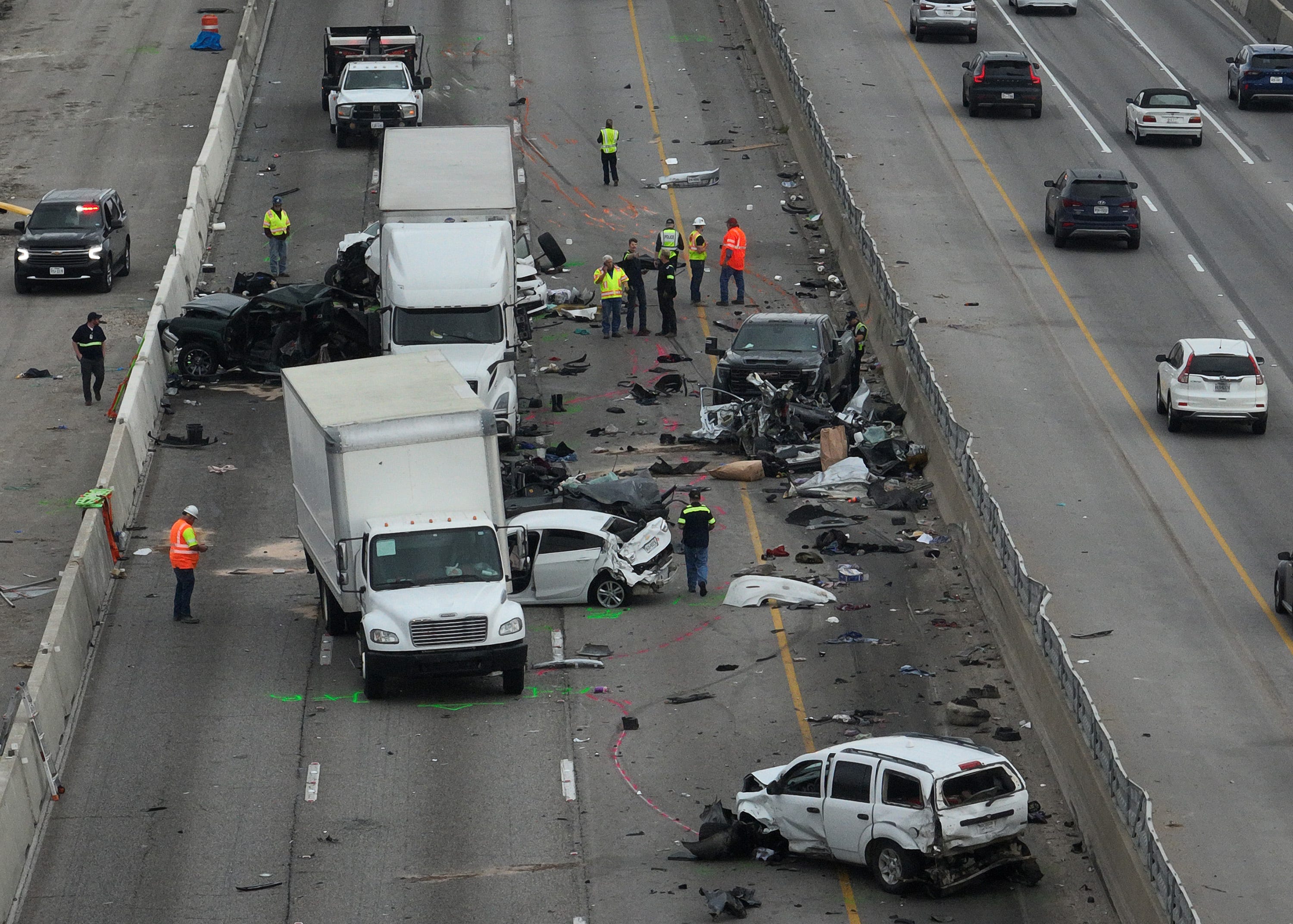 Victims of fatal I-35 crash in Austin identified, include family of four