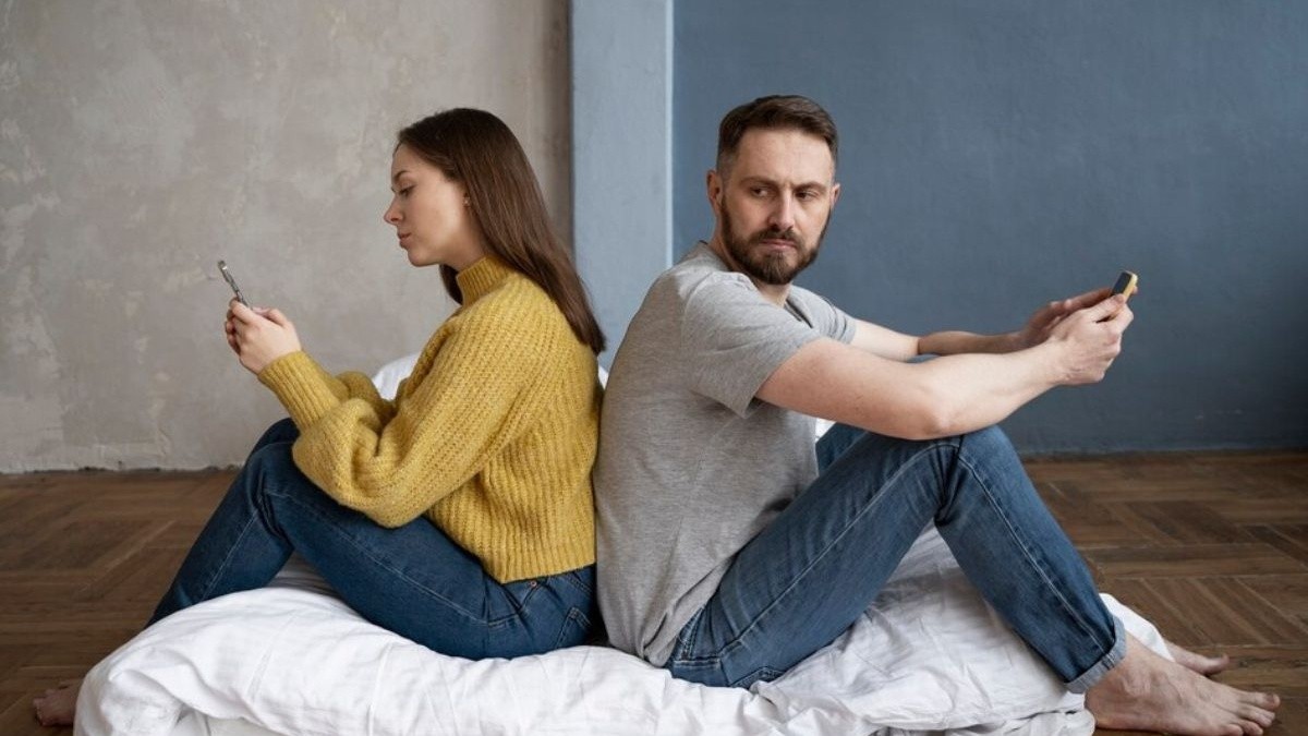 Seven Typical Actions That Reveal a Cheating Man