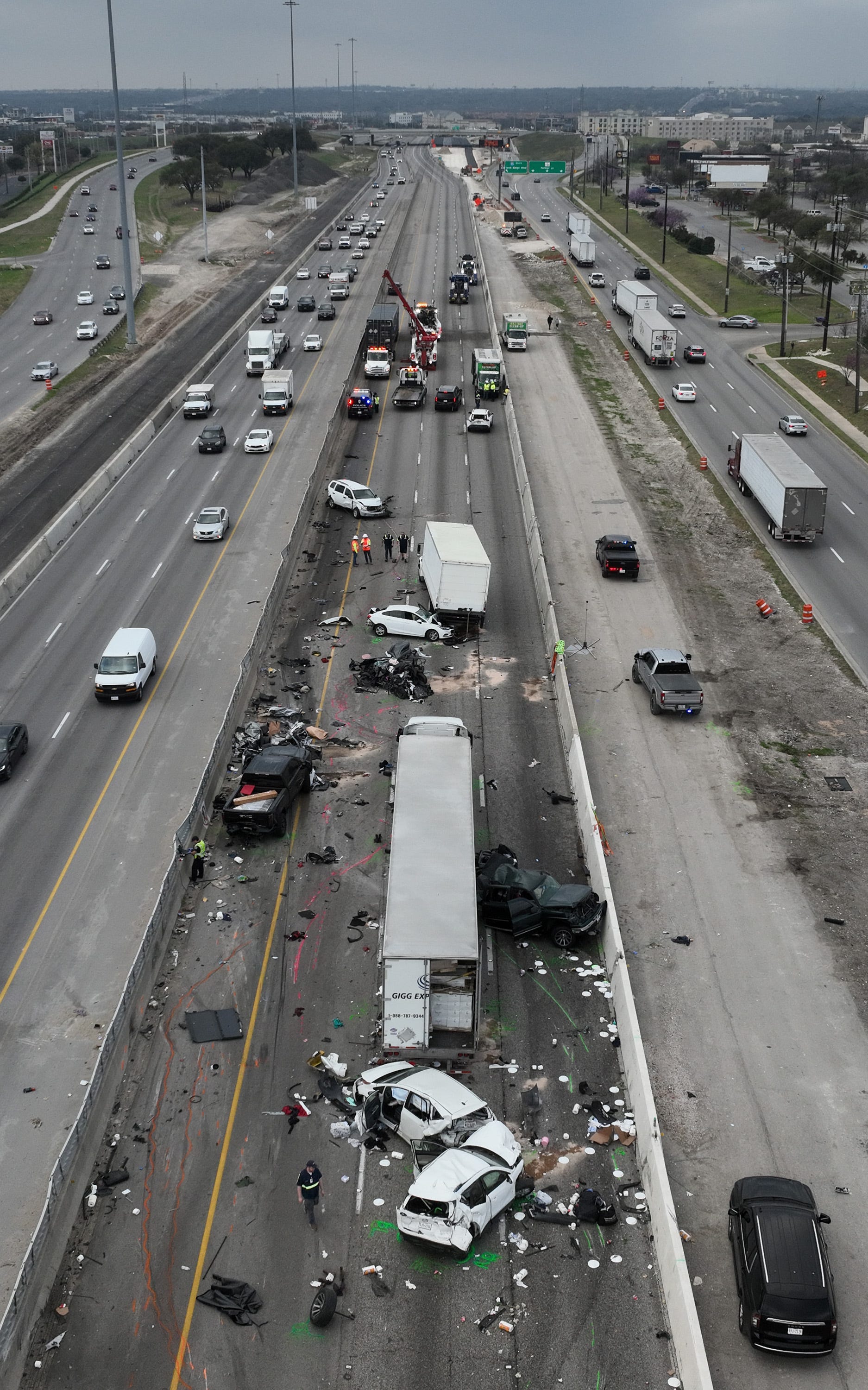 See devastating aftermath of deadly 17-vehicle car crash on I-35 in Austin