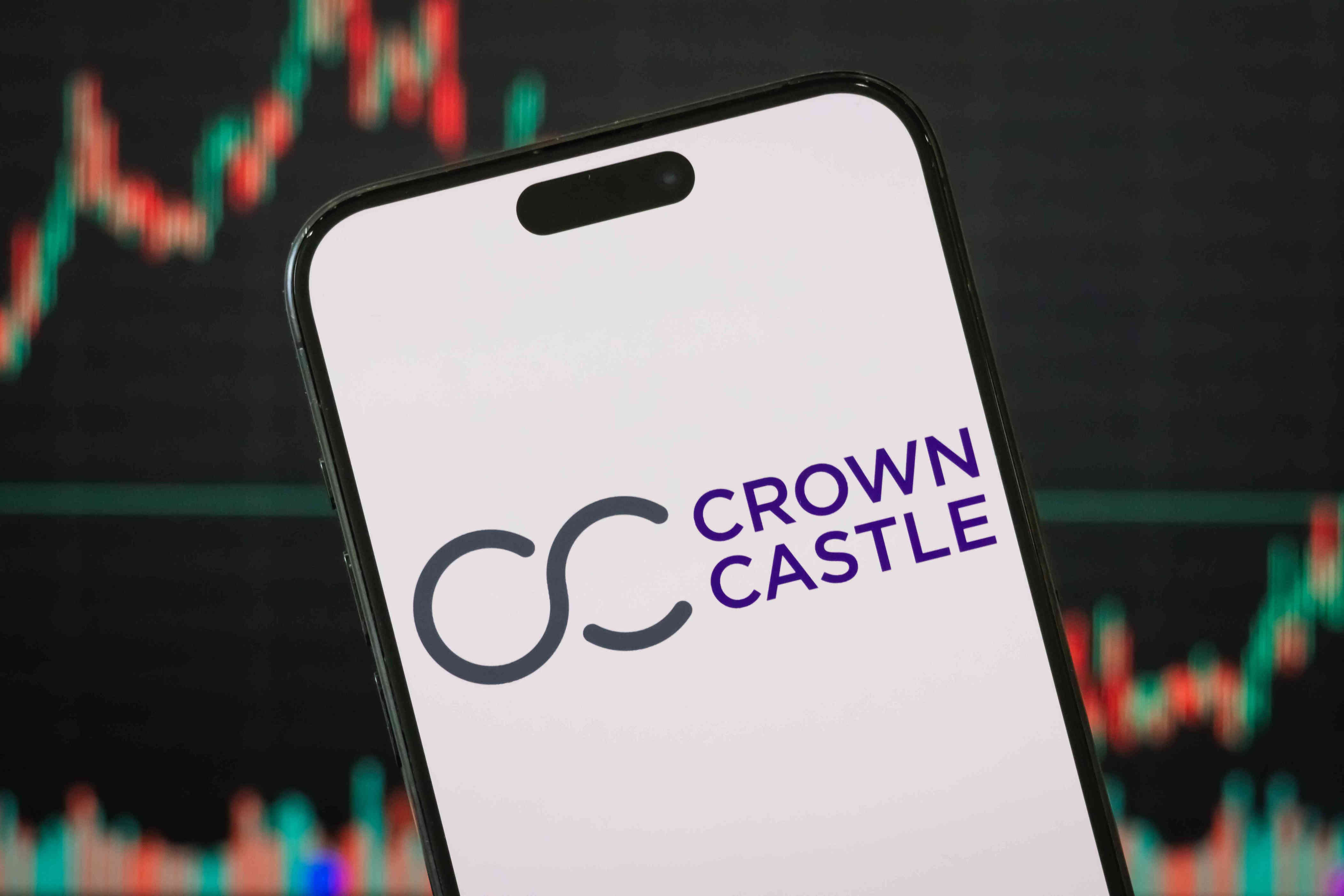 Crown Castle Stock Jumps as Firm Sells Fiber Optics Unit for $8.5B