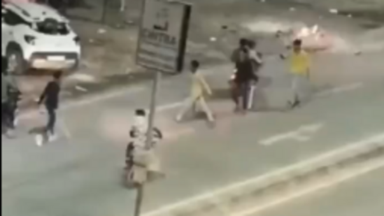 Mob attacks vehicles, people with sticks and swords in Ahmedabad, 14 ...