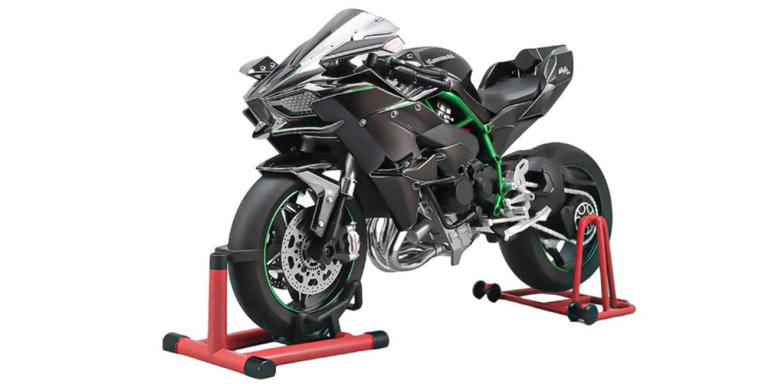 ¡Quiero una! La Kawasaki H2R en miniatura con llave, que acelera con el ...