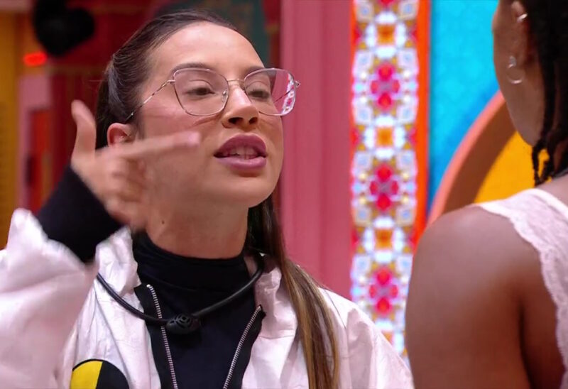 Renata volta ao BBB 25 gritando com Aline