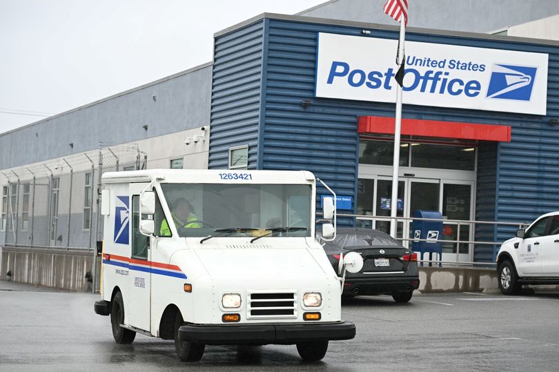 USPS to cut 10,000 workers through voluntary early retirement program
