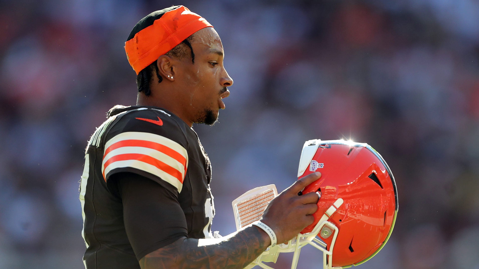 Eagles' new QB starting off time in Philly with challenge for Jalen Hurts