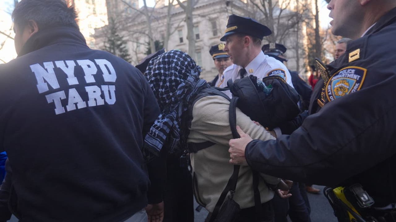 Protests in NYC after Homeland Security searches Columbia University