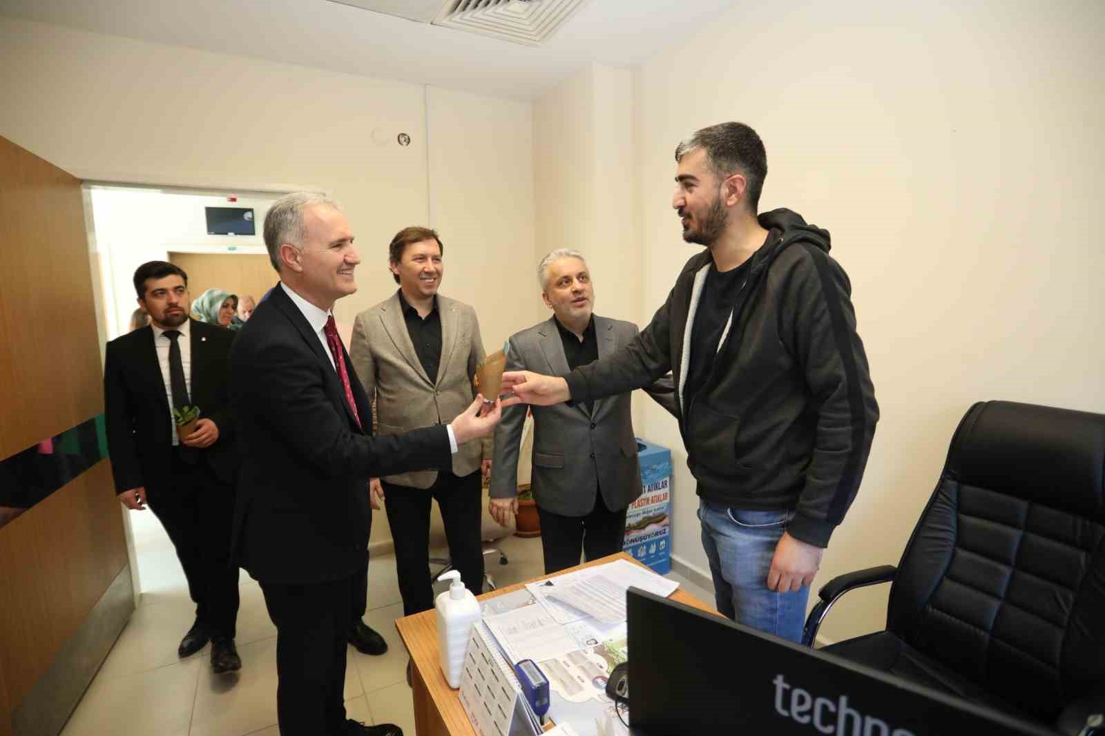 Tıp Bayramı’nda hekimler ziyaret edildi