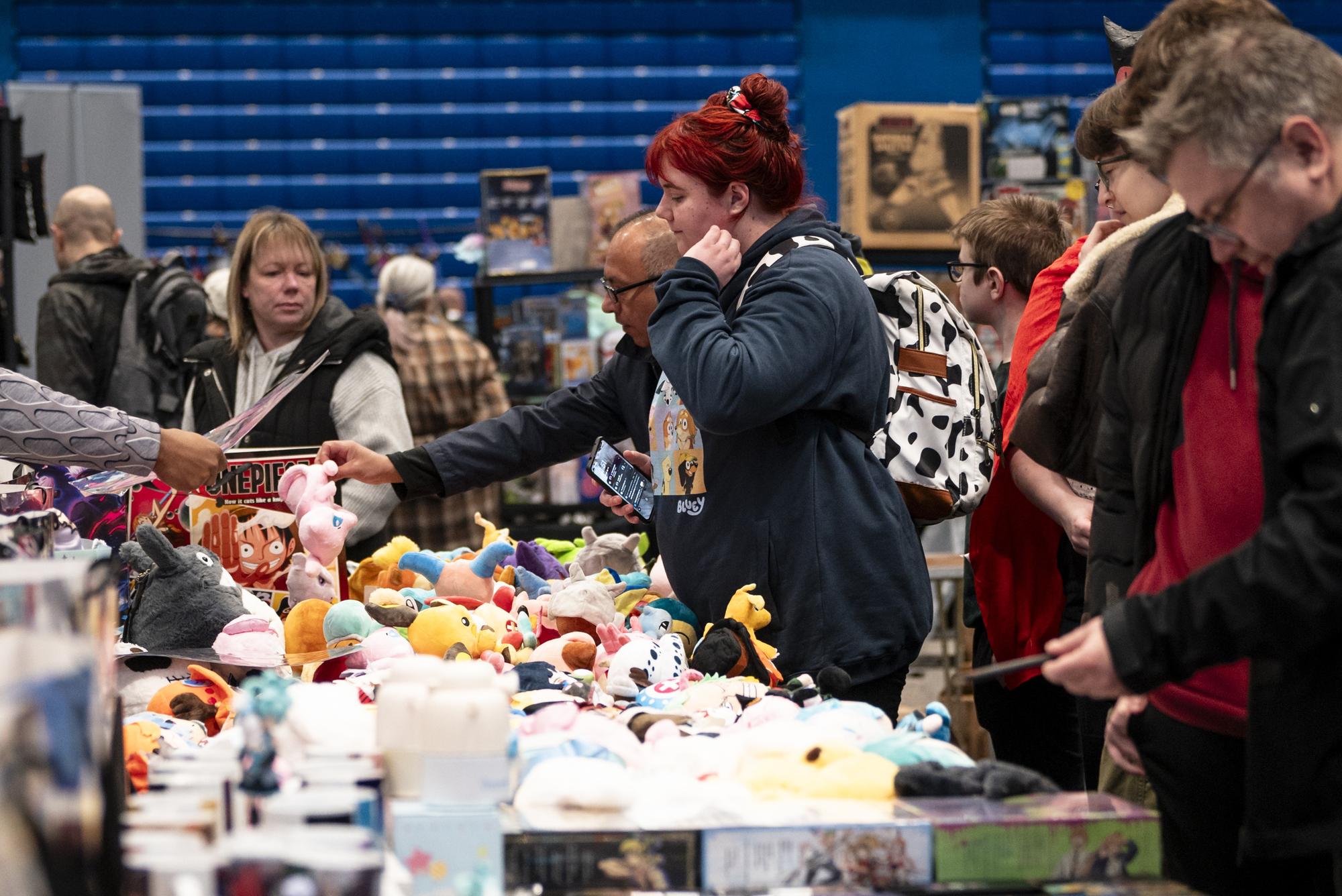 Dance with deadpool and fight with light sabers - Comic Con returns to ...