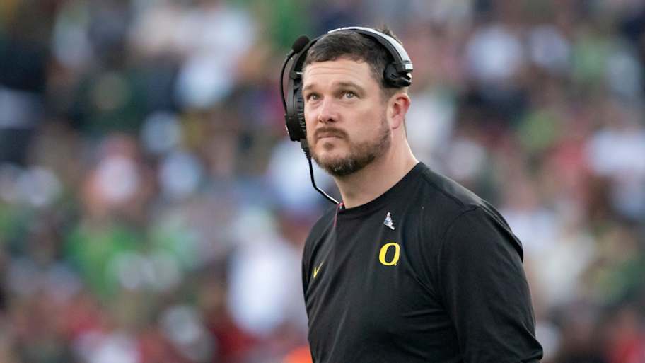 Oregon Ducks' Dan Lanning Raves About Dakorien Moore, Bear Alexander ...