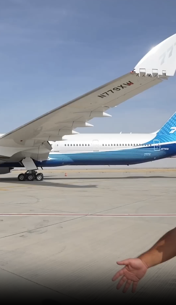 2 Special Features in the Boeing 777X Cockpit