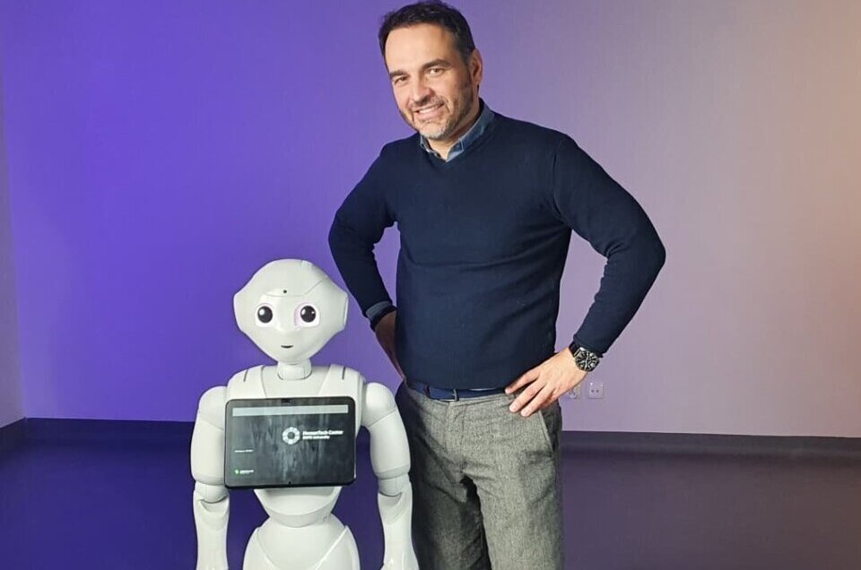 When a robot becomes the boss: Exploring authority, obedience and ...