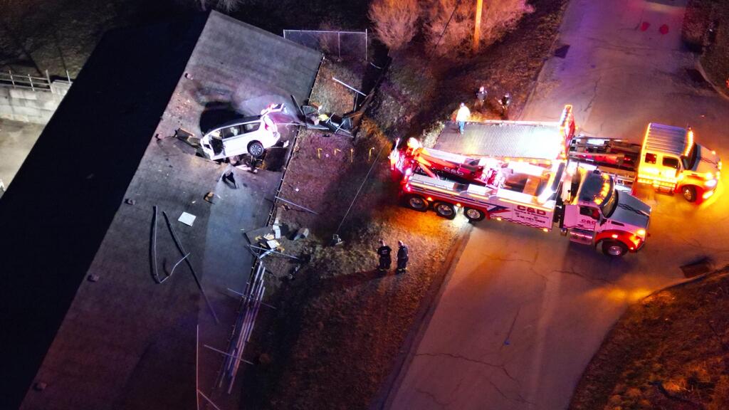 Man injured after van crashes through roof in White Oak