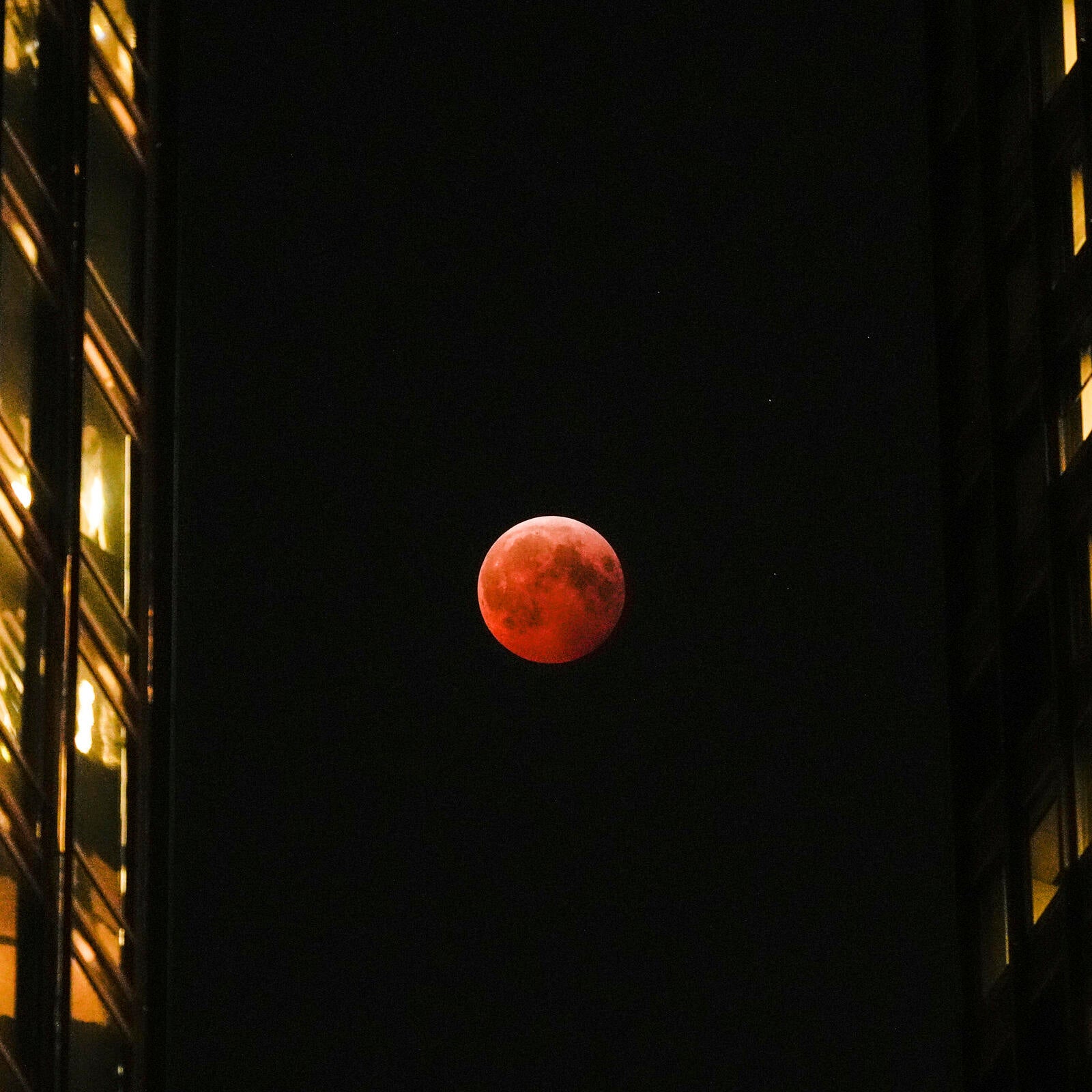 See pictures of the total lunar eclipse and "Blood Worm Moon"