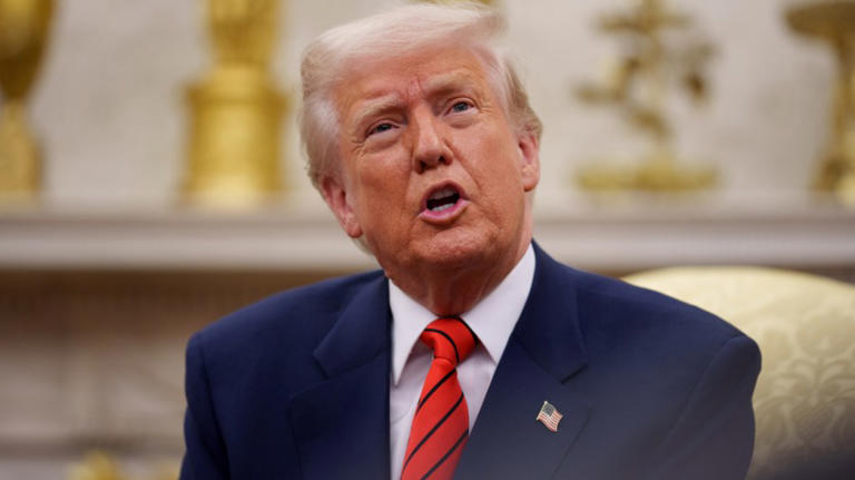 Trump praises Jeff Bezos’s moves with Washington Post Trump praises Jeff Bezos’s moves with Washington Post