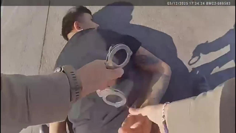 Bodycam footage shows arrest of smuggling suspect in Laredo Bodycam footage shows arrest of smuggling suspect in Laredo