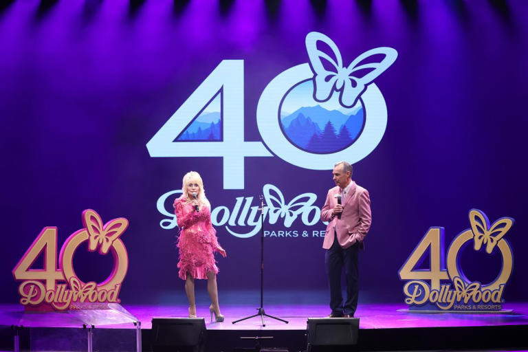 Dolly Parton gives guests a sneak peek of Dollywood’s 40th anniversary season