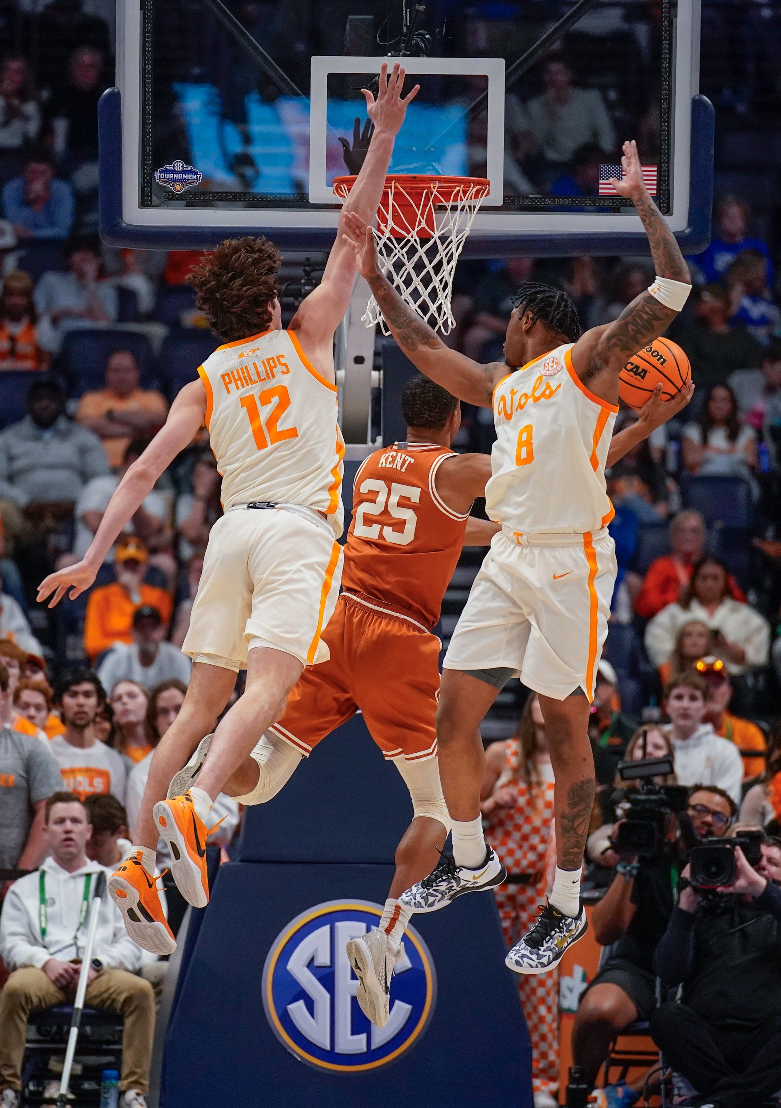 March Madness replay: Tennessee knocks off Texas in SEC basketball ...