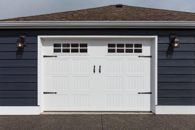 10 Things to Know Before Buying a Garage Door