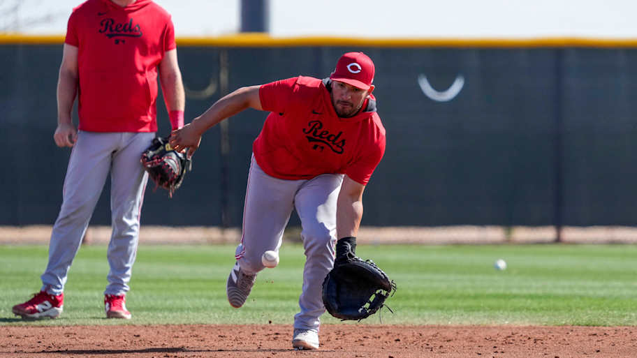 Cincinnati Reds Catcher Jose Trevino Leaves Game With Possible Hand Injury