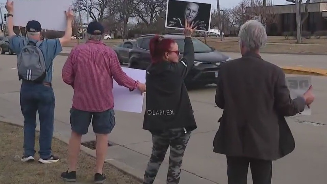 Protesters rally at Schaumburg Tesla dealership against Elon Musk