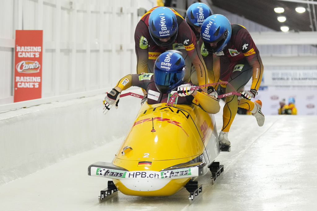 Friedrich leads 4-man world bobsled title race as weather takes its ...