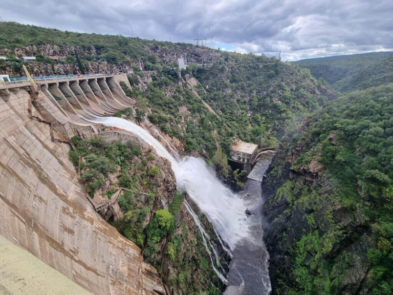 Maravilloso: el dique de más profundidad en Córdoba abrió sus compuertas