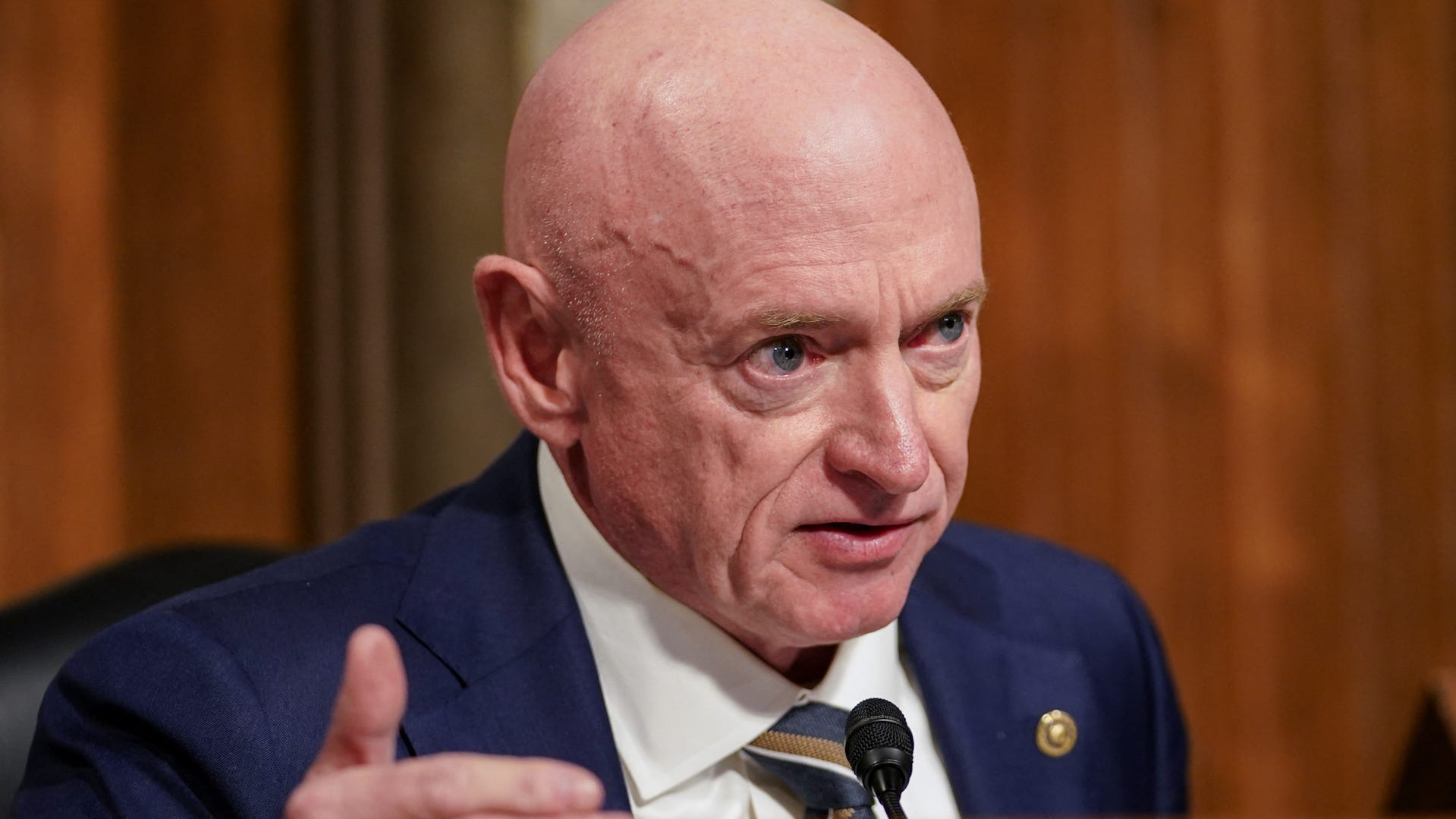 'Last trip in this car:' Democratic Sen. Mark Kelly says he's dumping ...