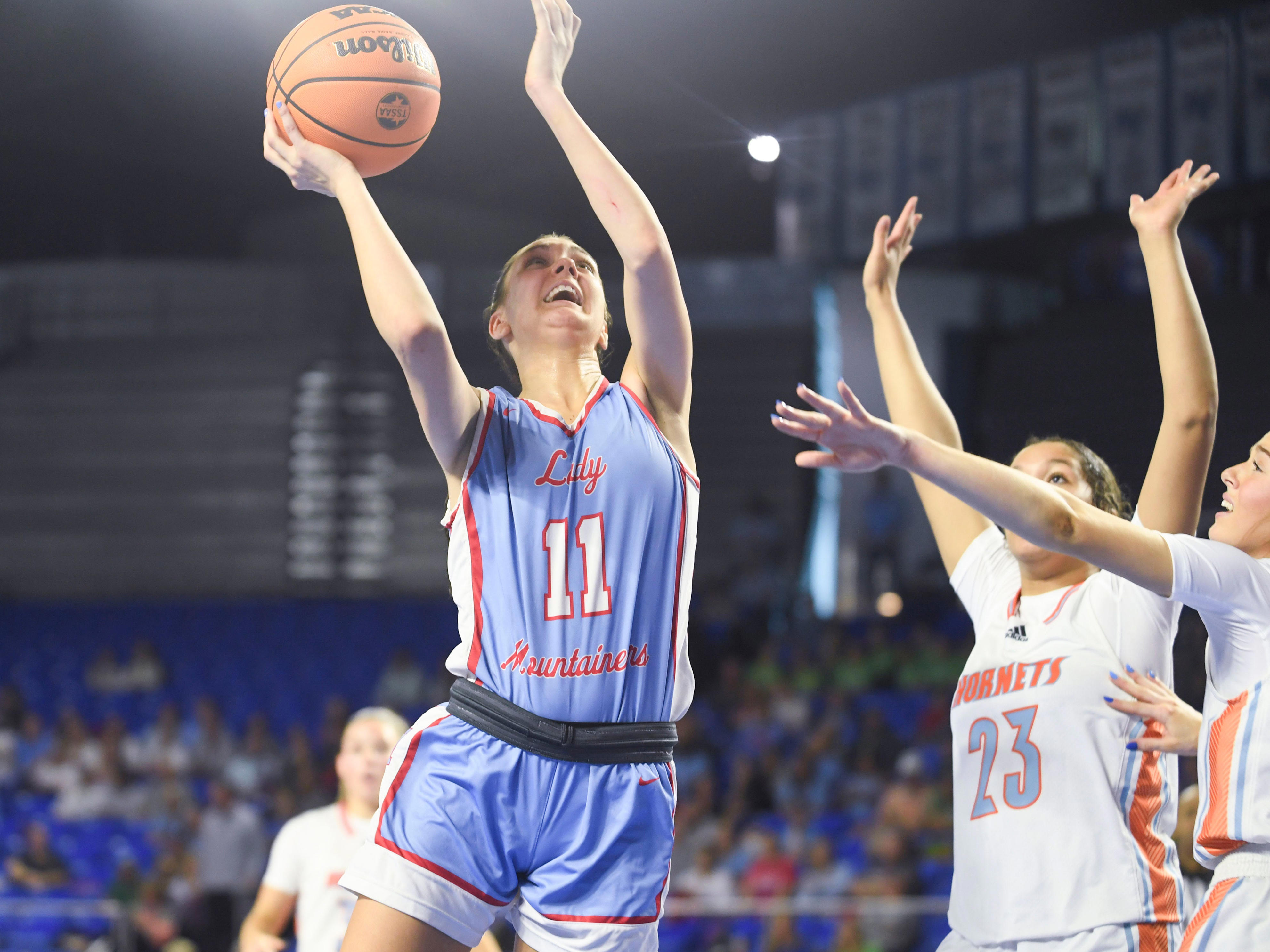 Heritage's Carsyn Swaney helped off court after injury in TSSAA girls ...