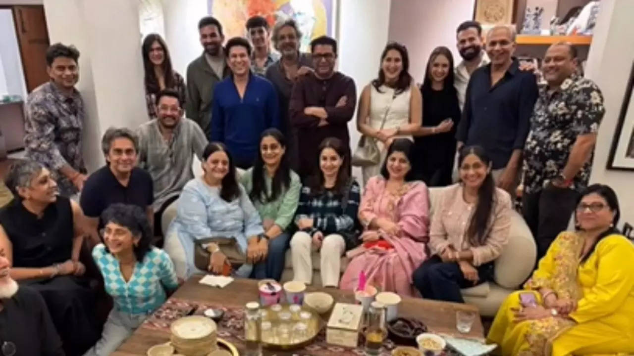 Fans think Aamir Khan, his girlfriend Gauri Spratt, ex-wives Kiran Rao ...