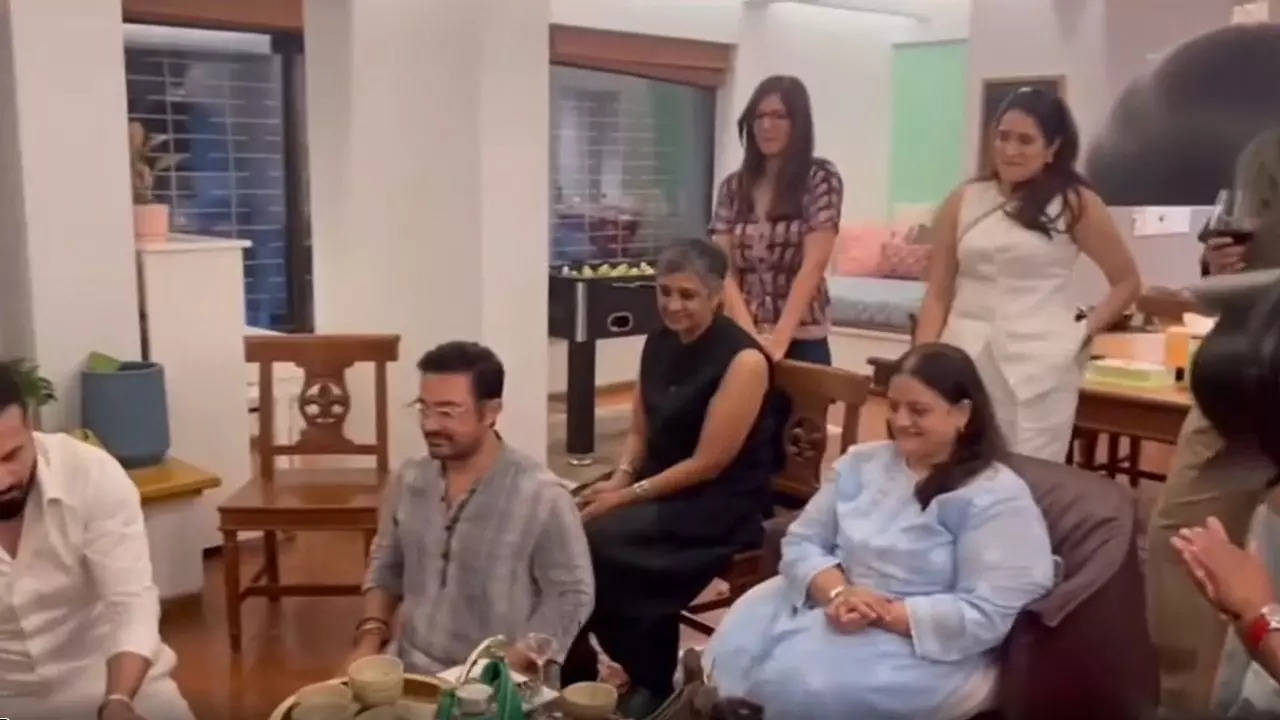 Fans think Aamir Khan, his girlfriend Gauri Spratt, ex-wives Kiran Rao ...