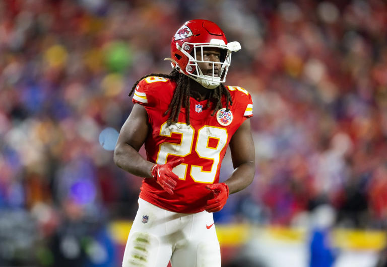 Ex-rushing champion signs new deal with Chiefs