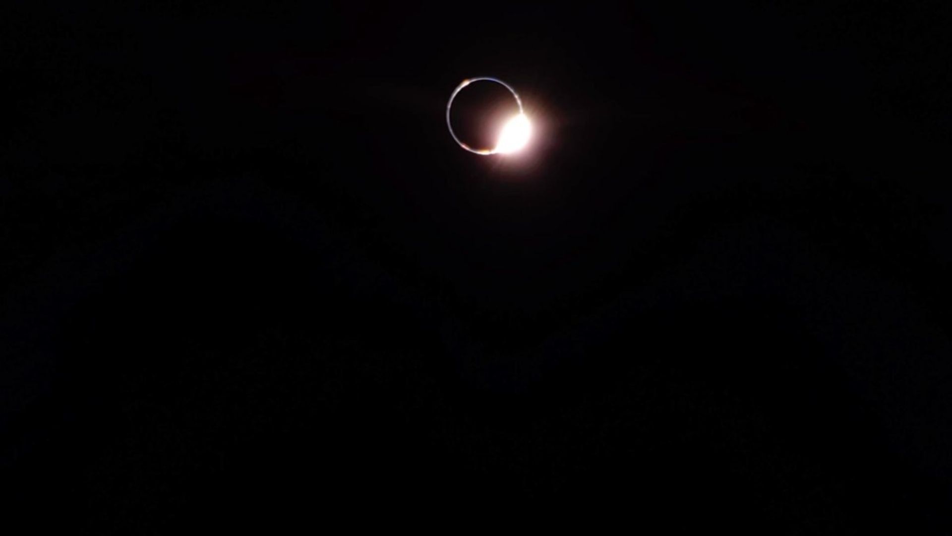 Wow! Private lunar lander watches 'diamond ring' eclipse from the surface of the moon (photo)