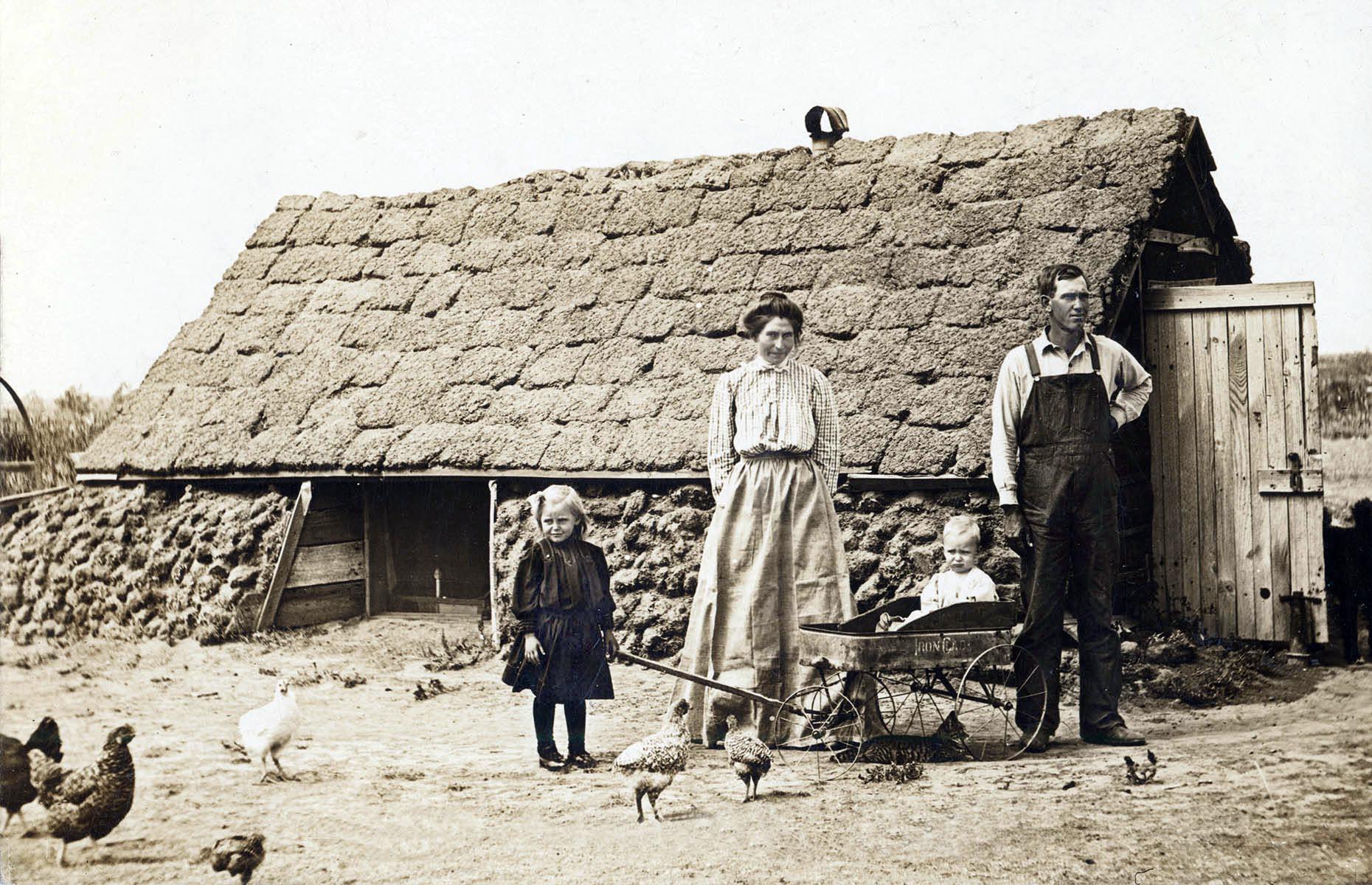 Incredible Vintage Photos Of America’s Pioneering Homesteaders