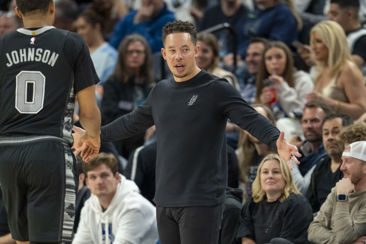 Mitch Johnson Explains What Makes Injured Spurs 'Unique'