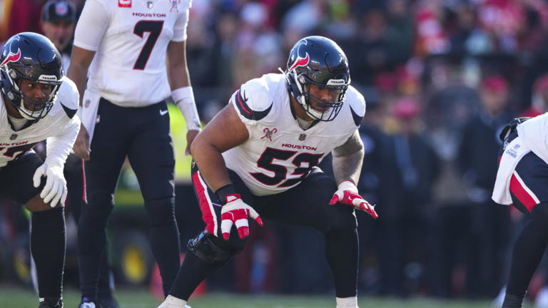 Buffalo Bills sign versatile offensive lineman with starting experience