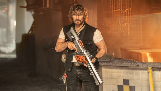 ‘The Electric State’ Cast and Character Guide: Who Voices Those Robots ...