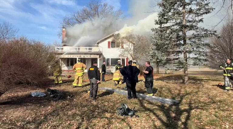 1 dead, 2 firefighters injured after fire in Clark County