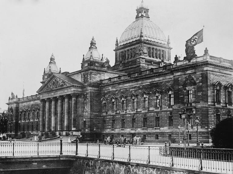 Here's A Timeline Of Hitler's First 53 Days In Office — Let Me Know If ...