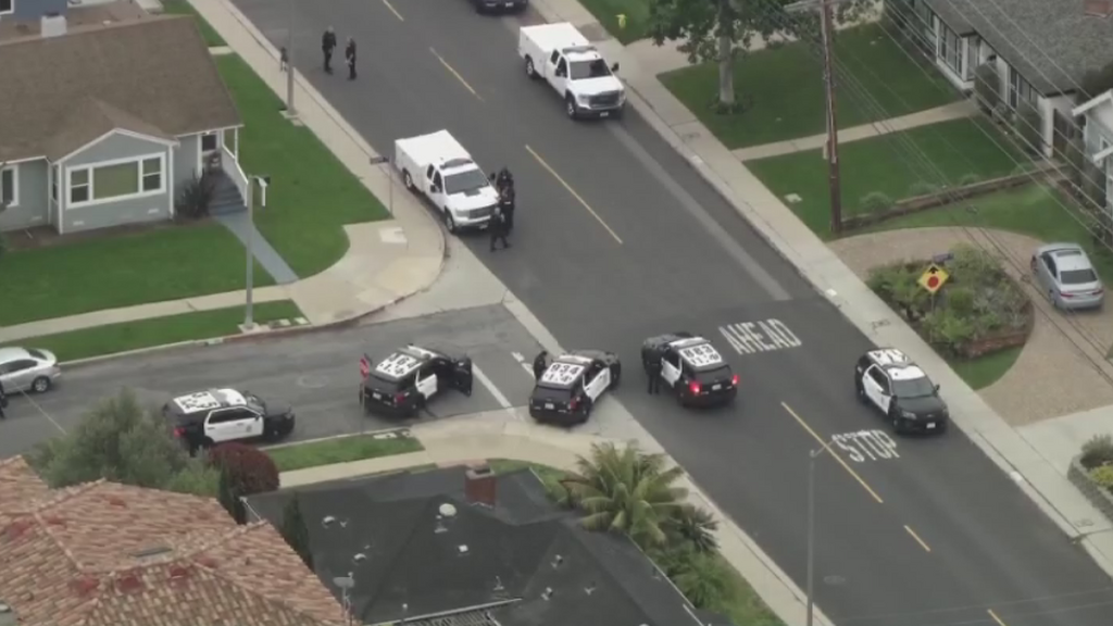 LAPD bomb squad investigates report of suspicious package at home in ...