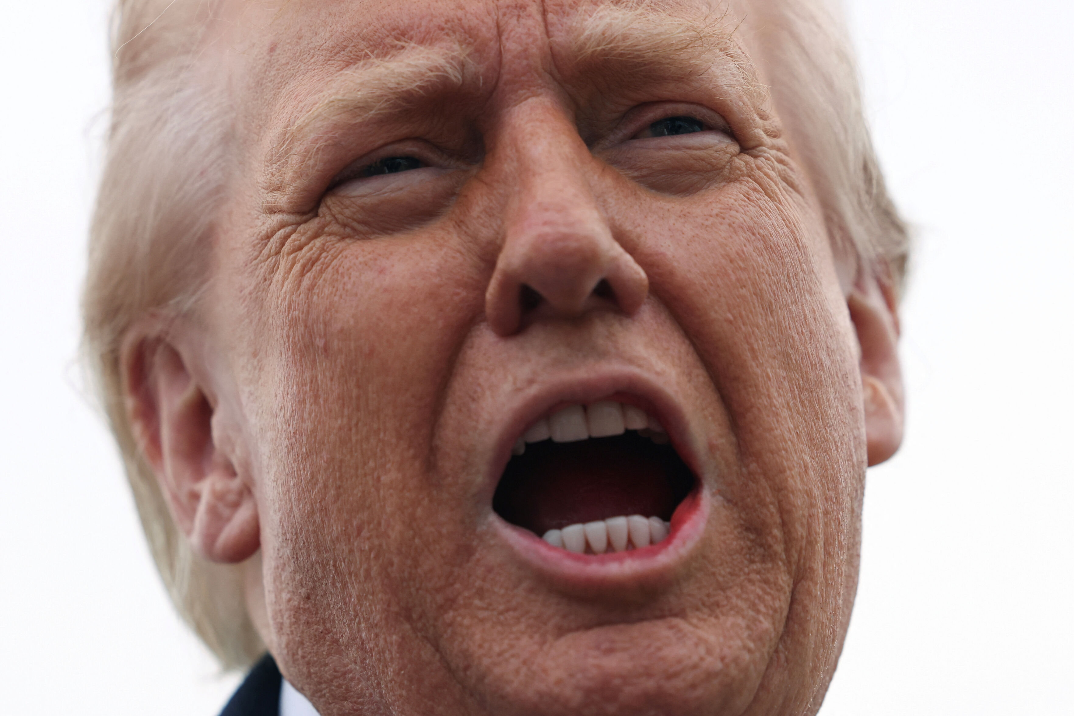 Domstol lader Trump-forbud mod diversitet gælde igen