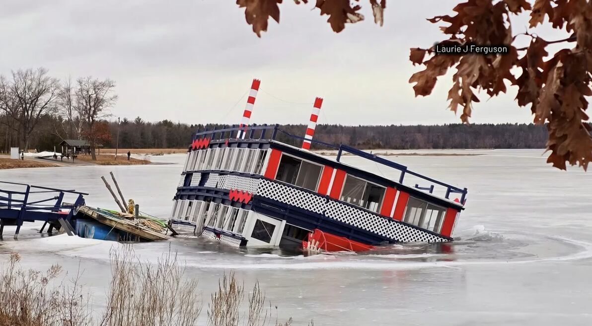 AuSable River Queen sinks at docking spot