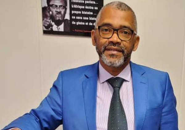 Par ce mot d’explication, je vous prie de lire ma pensée entre le bon ...