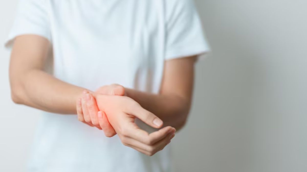 Why Do Wrists Hurt After Waking Up In The Morning? An Expert Explains ...