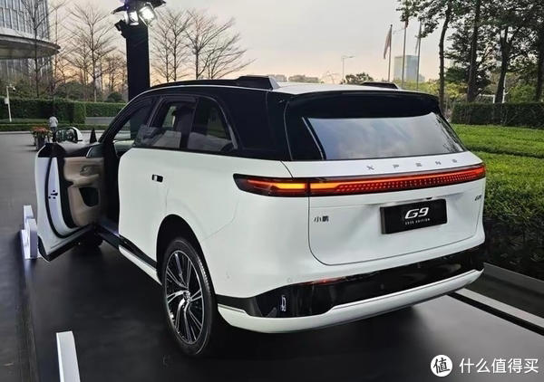 标配空悬+城区领航，最高725km，25款小鹏G9 24.88万起