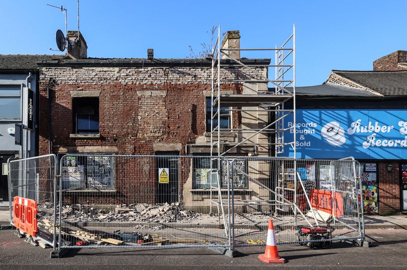 History bites the dust as landmark facade to this iconic Hanley pub ...