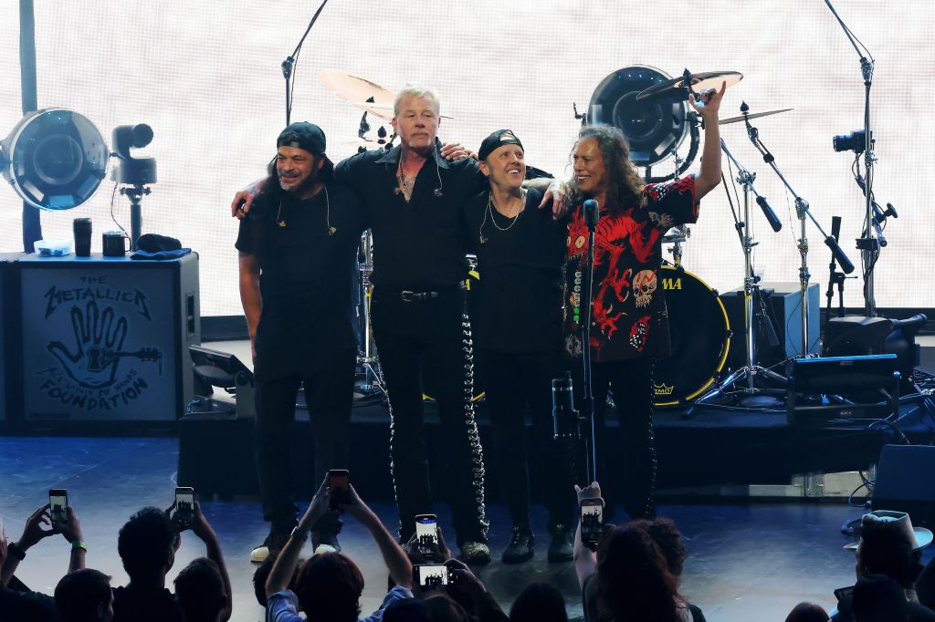 Metallica's Robert Trujillo on New Apple Vision Pro Concert: "It's Like ...