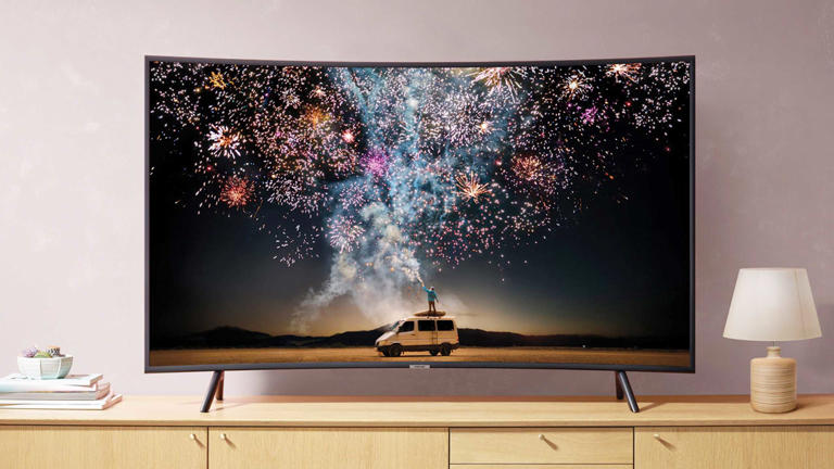 Why curved TVs were a giant flop