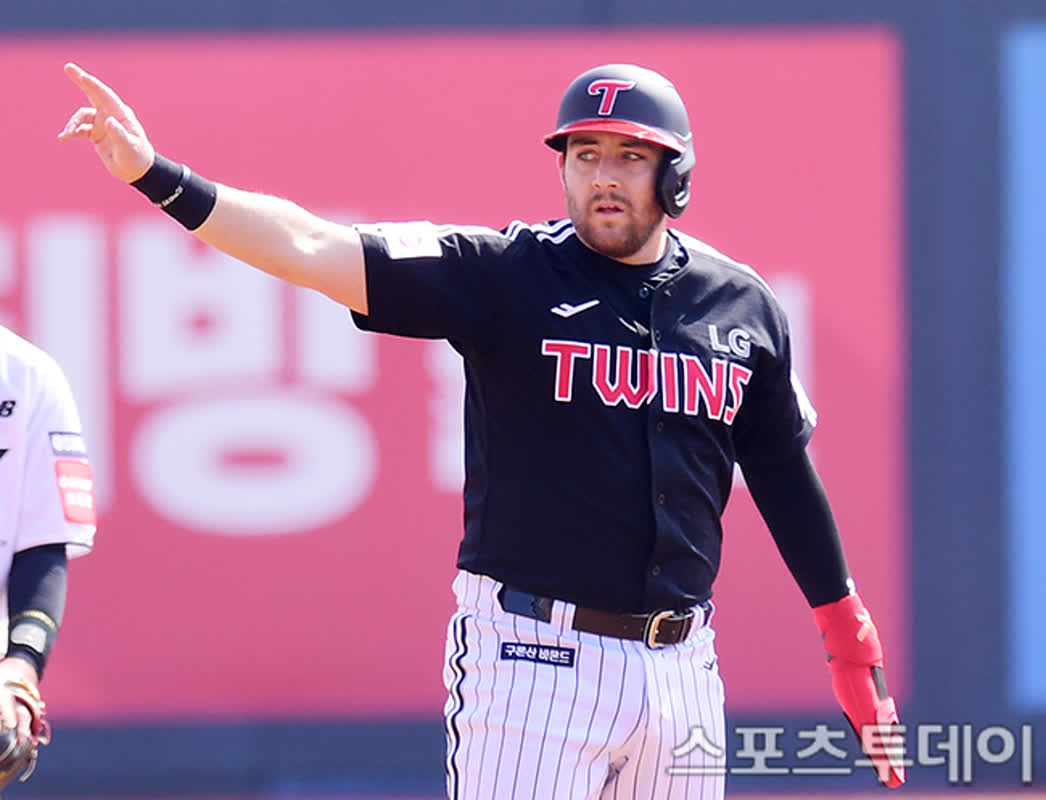 '오스틴·오지환 홈런' LG, SSG 9-4 제압