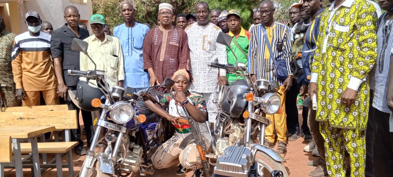 Solenzo: Les ressortissants de Balavé offrent deux motos et deux blocs ...